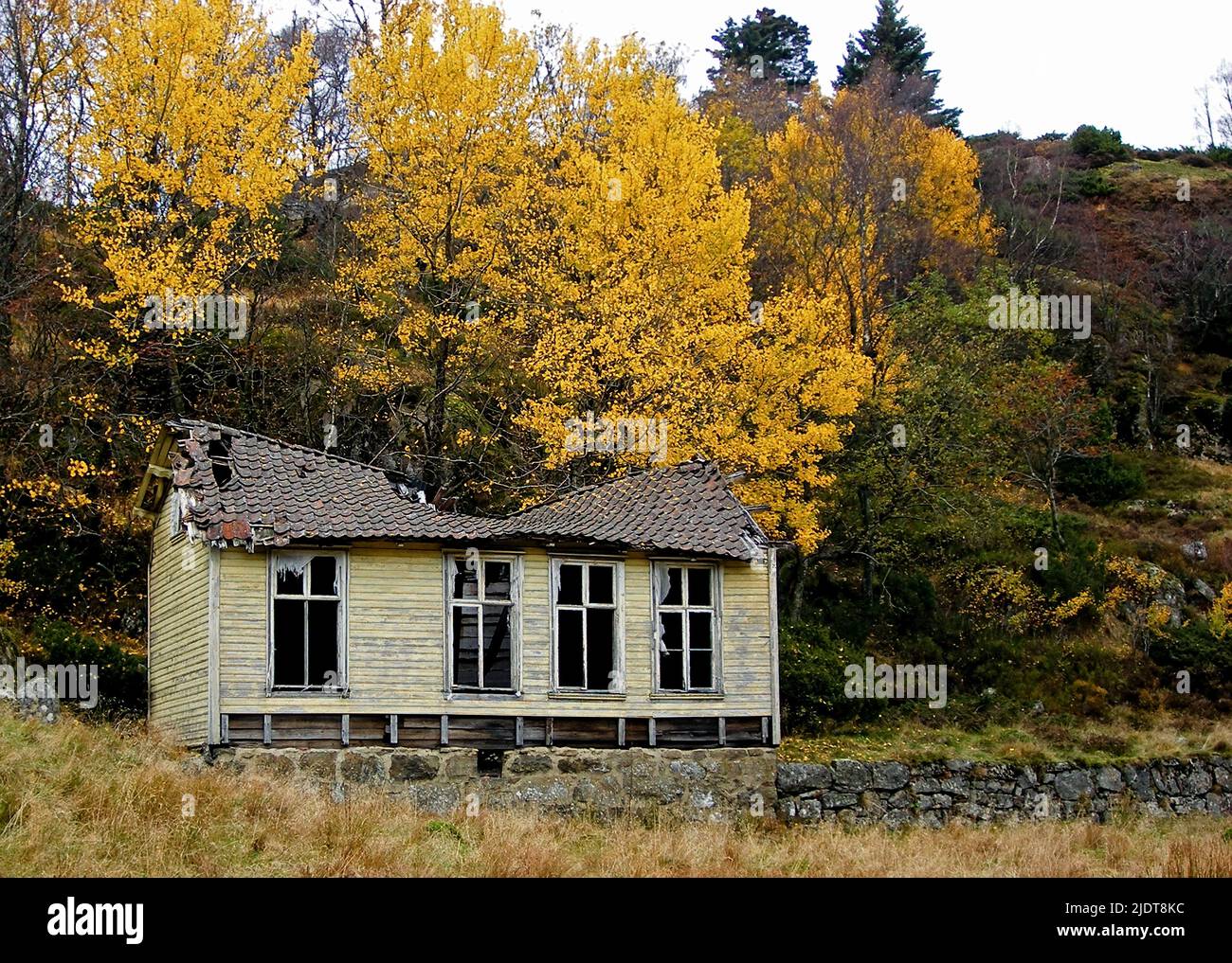 Old school building that struggles to stay alive in the Norwegian ...