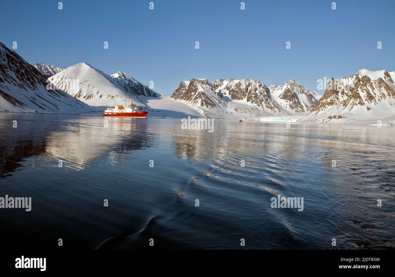 Magdalenefjord at 79 degrees N in north-western Spitsbergen, Svalbard ...