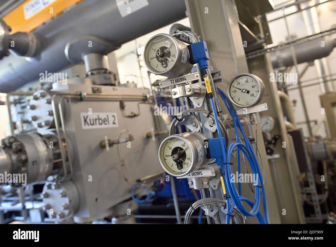 Wolfersberg, Deutschland. 23rd June, 2022. Manometer, pressure ...