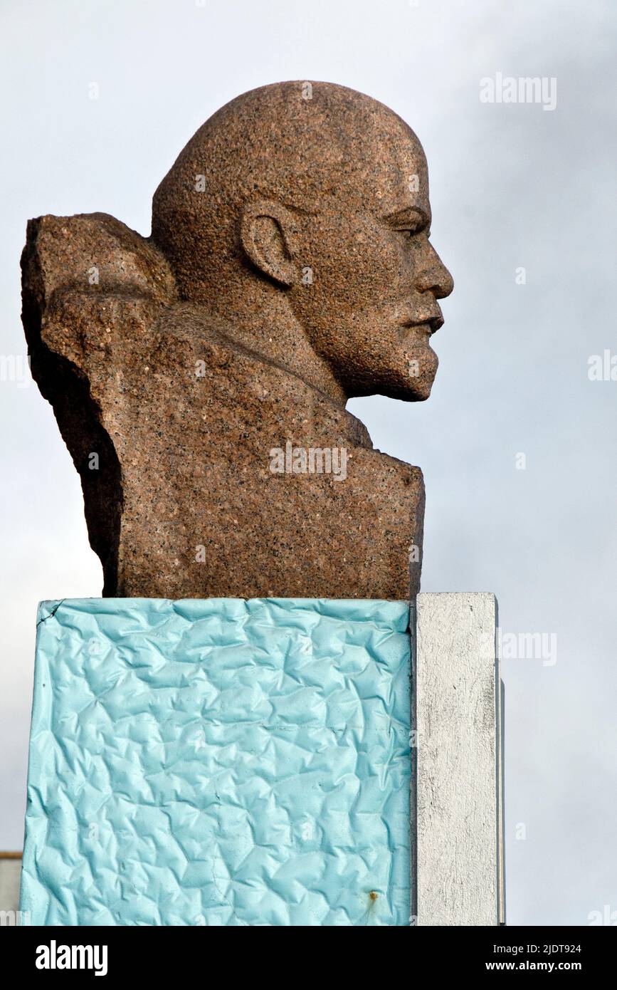 Statue of Lenin in Barentsburg, Spitsbergen, Svalbard Stock Photo - Alamy
