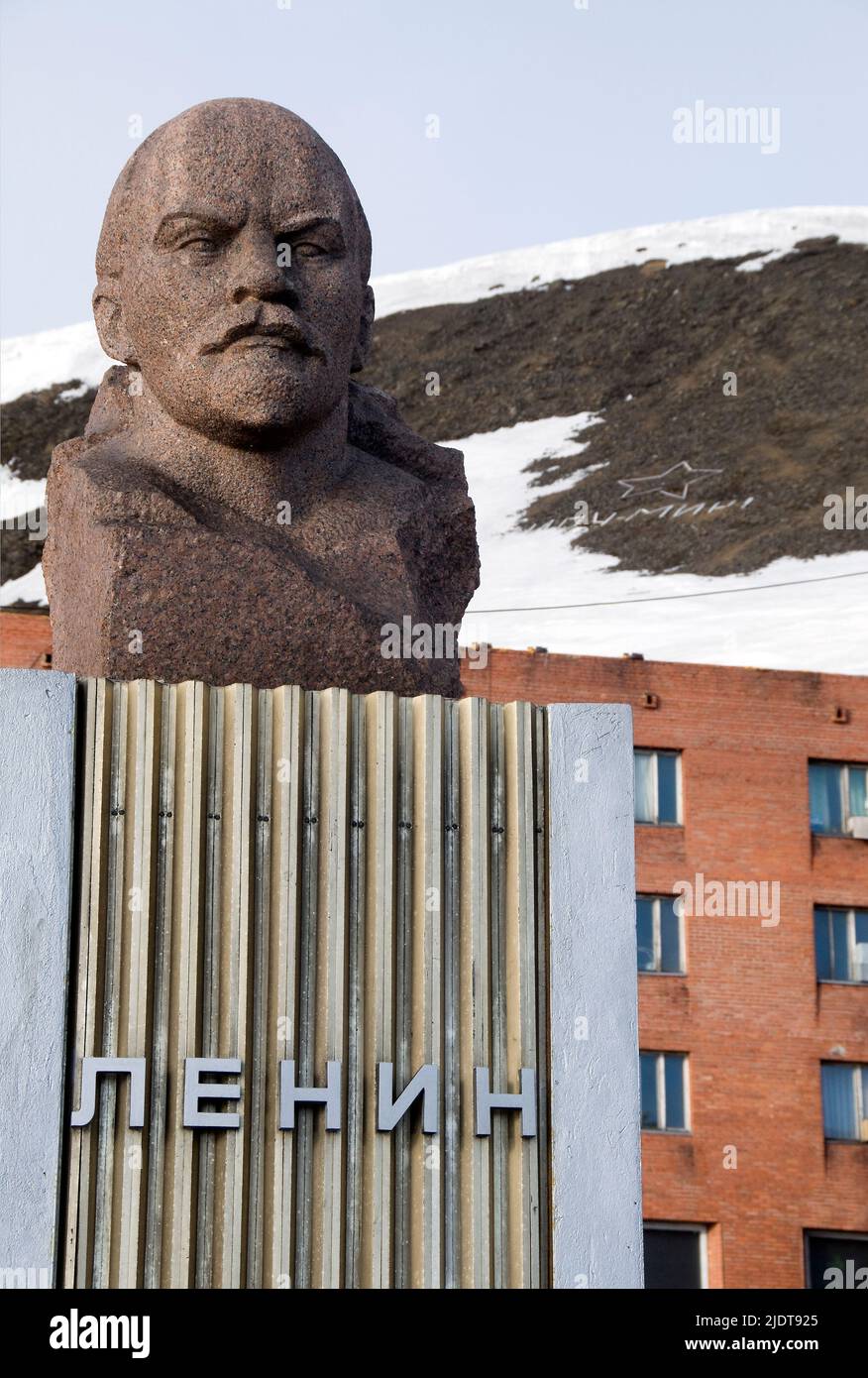 Statue of Lenin in Barentsburg, Spitsbergen, Svalbard Stock Photo - Alamy