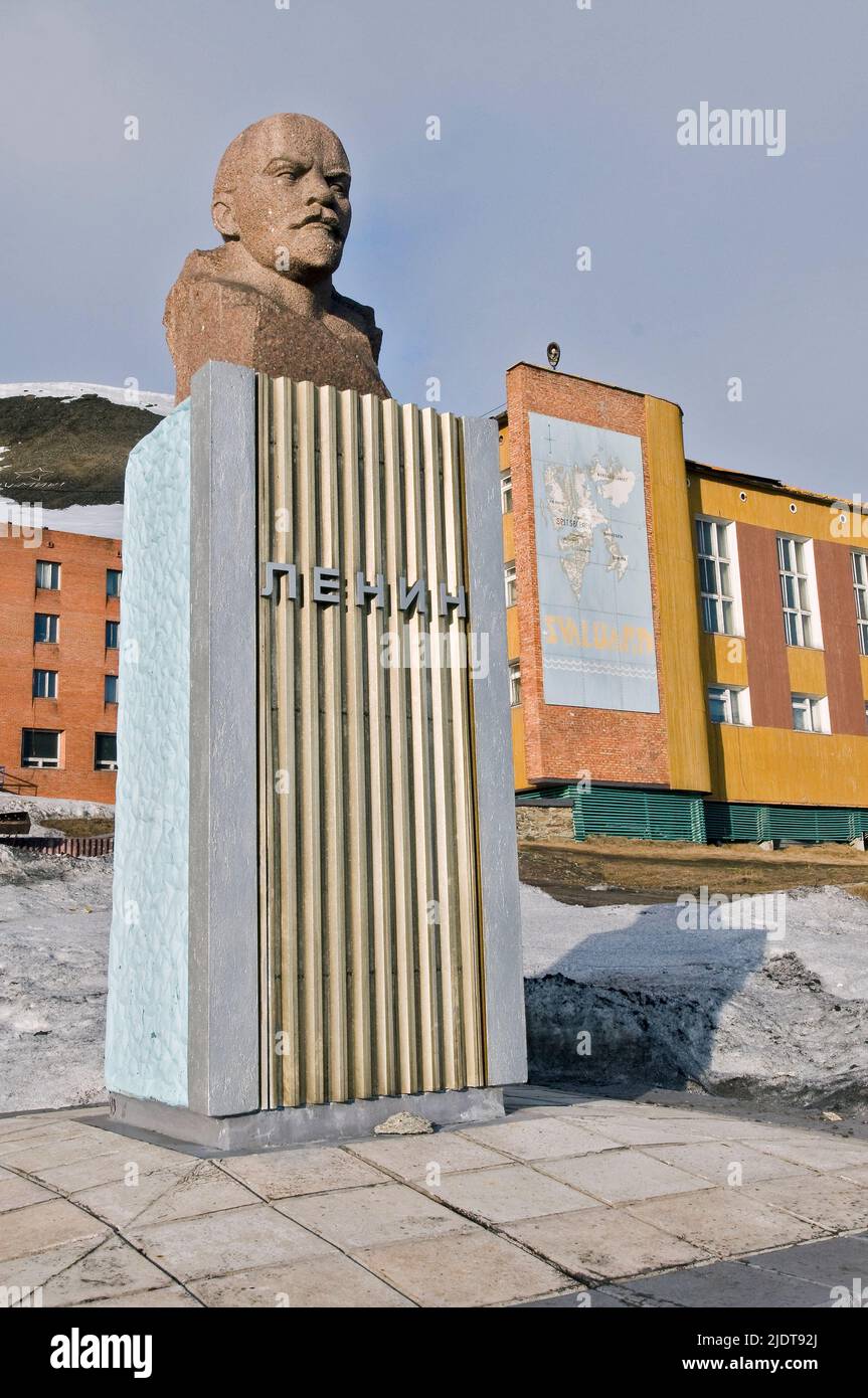 Statue of Lenin in Barentsburg, Spitsbergen, Svalbard Stock Photo - Alamy