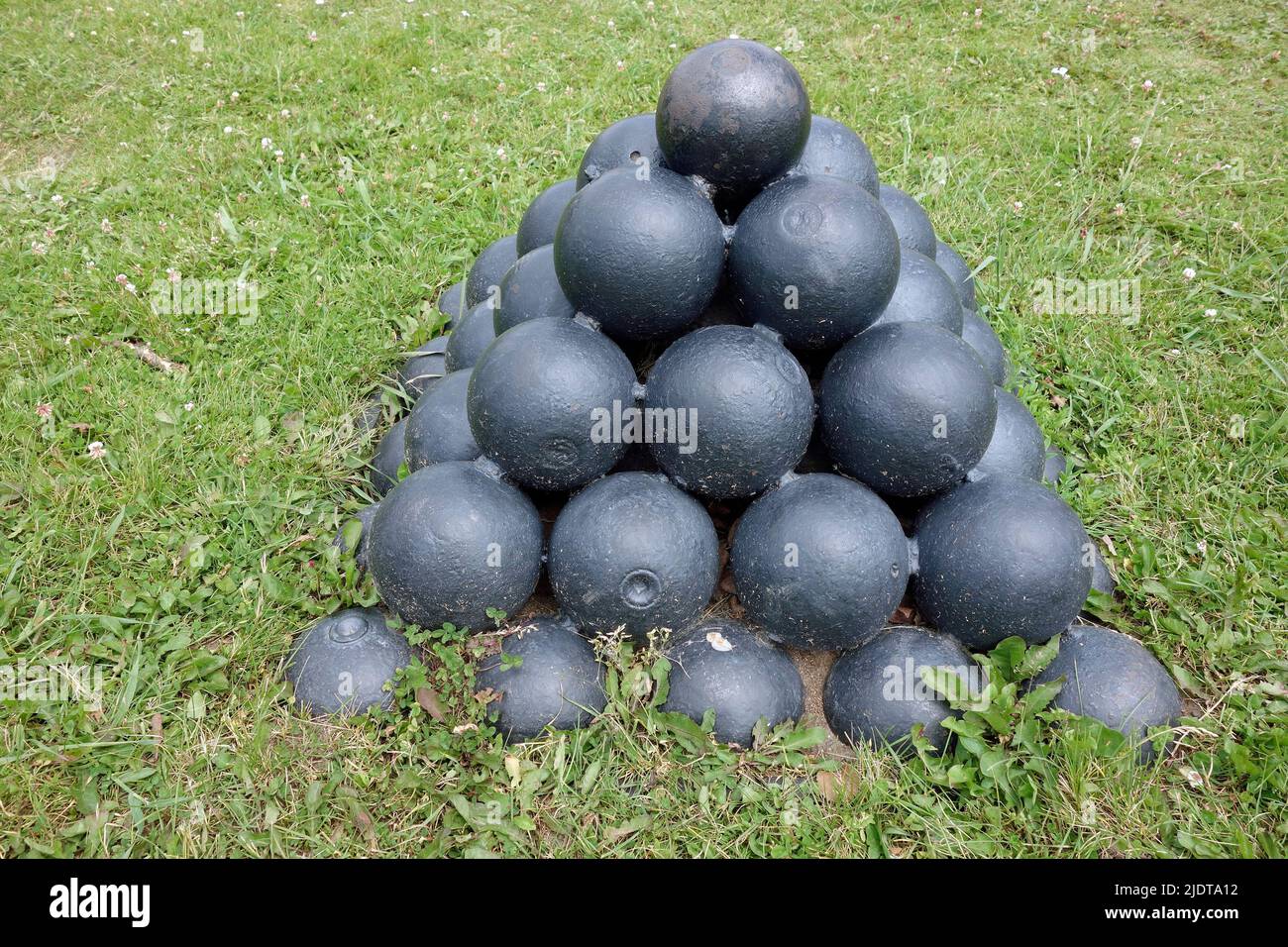 a pile of cannon balls at fort anne Stock Photo - Alamy