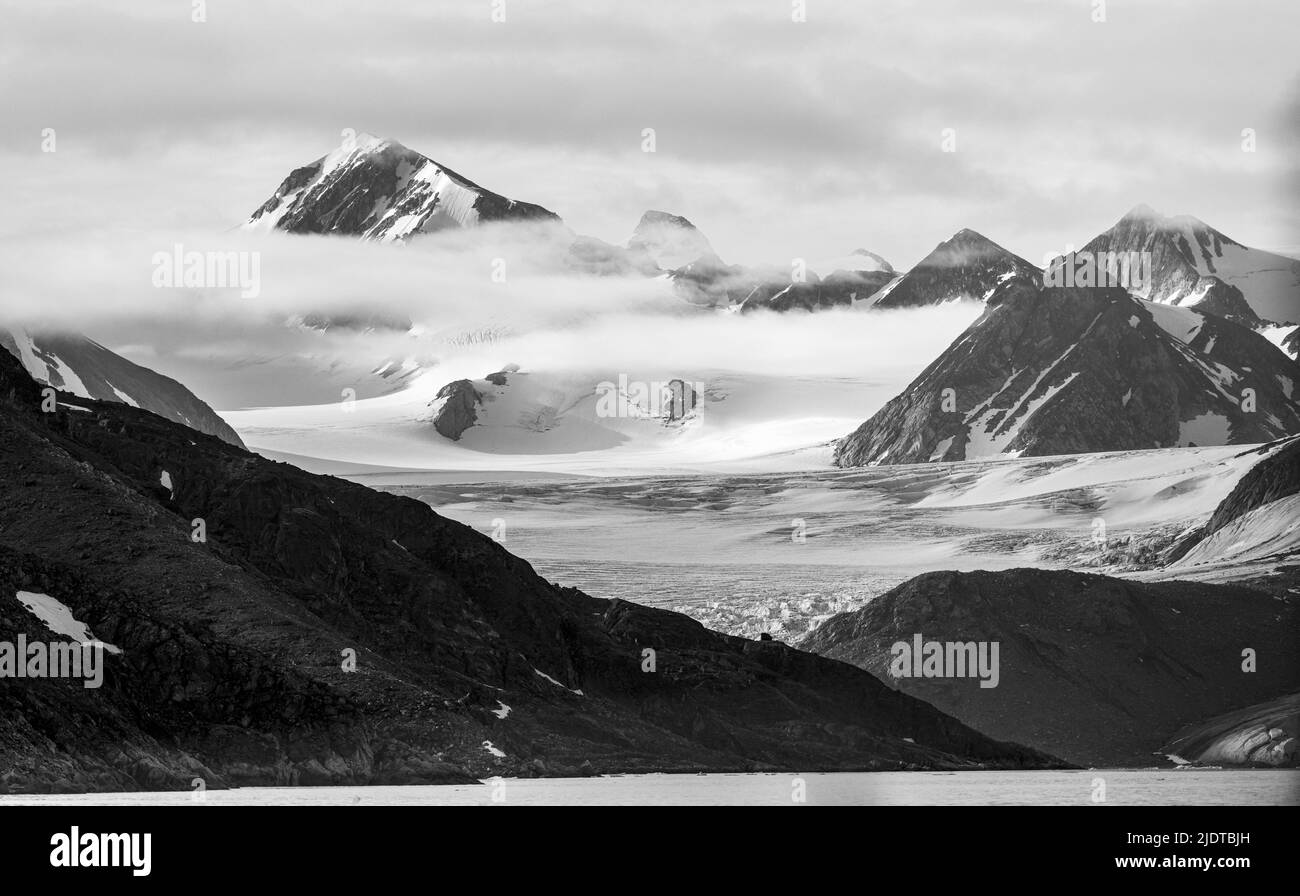 Ancient mountains and glaciers at Albert Land, north-western ...