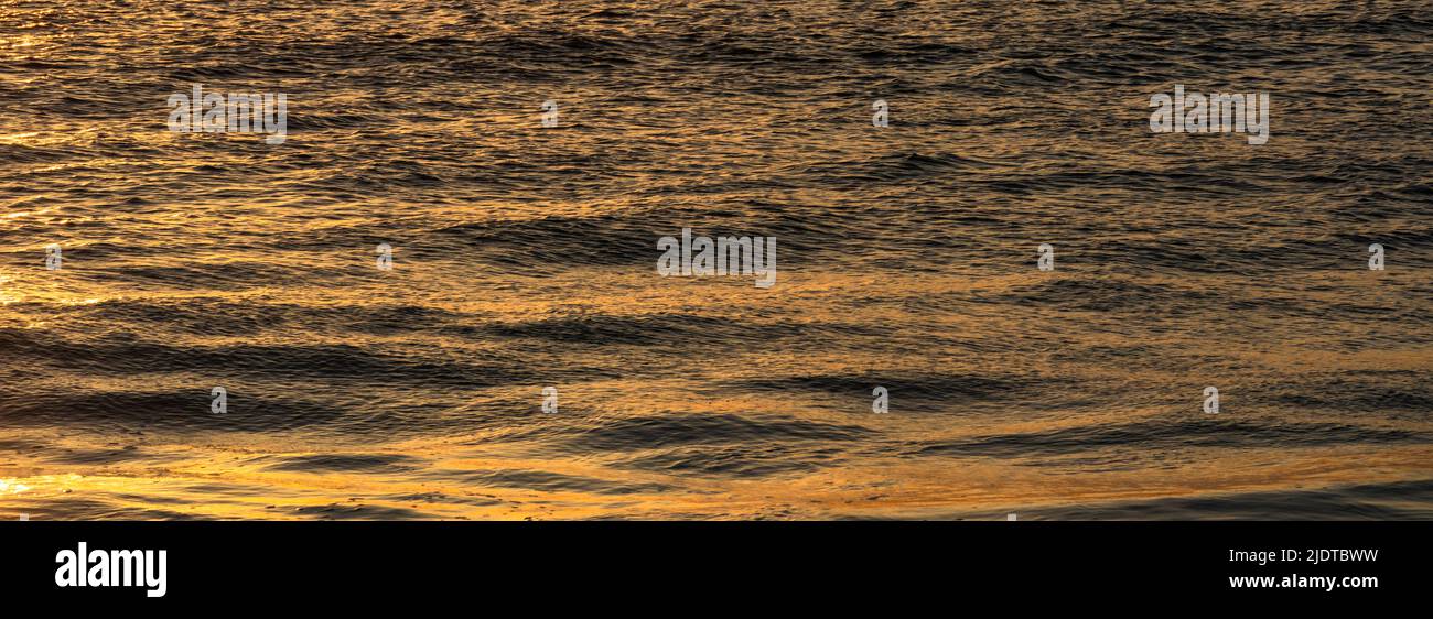 Calm ocean surface hi-res stock photography and images - Alamy