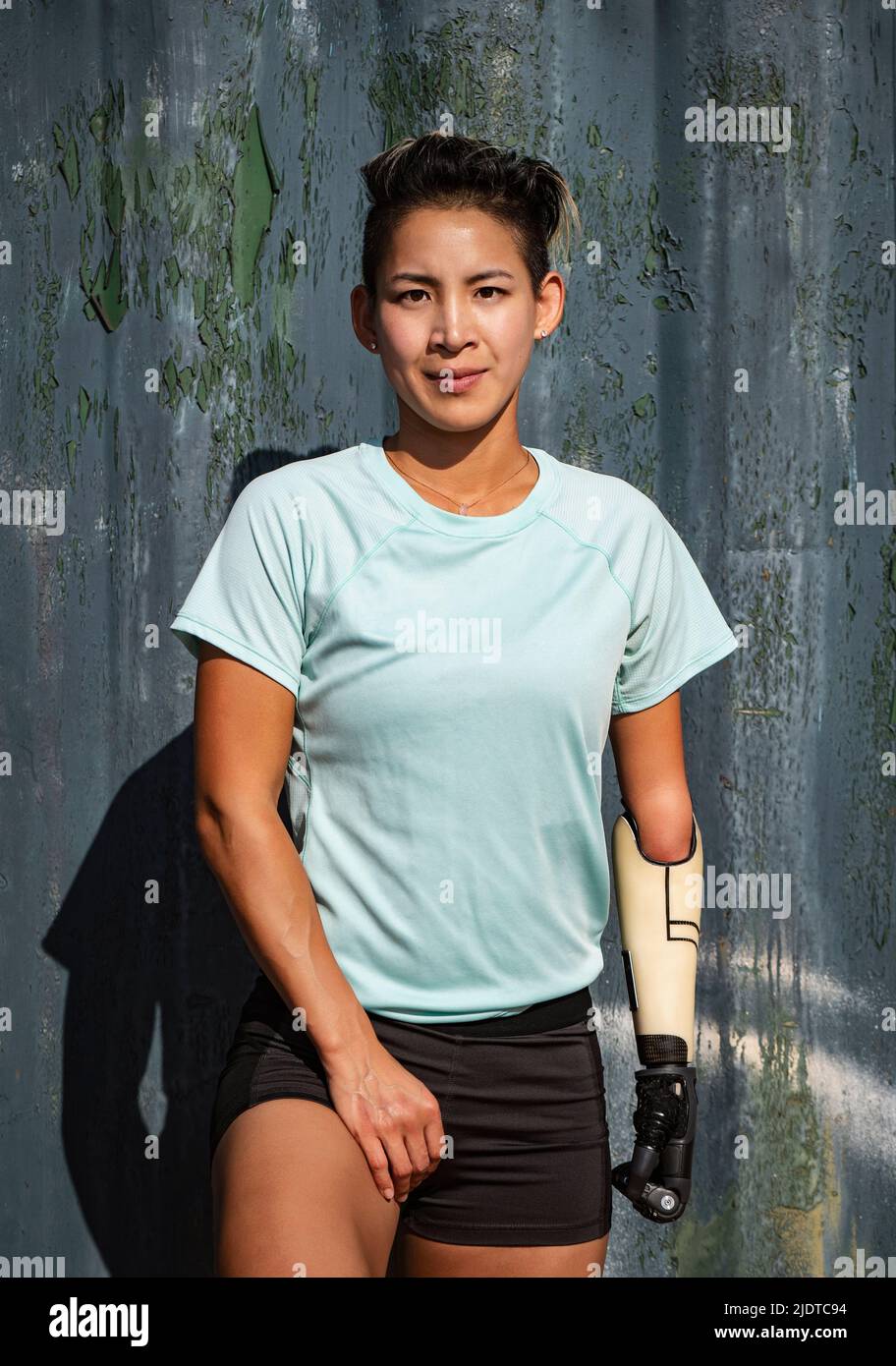 Portrait of athlete woman with prosthetic arm Stock Photo - Alamy