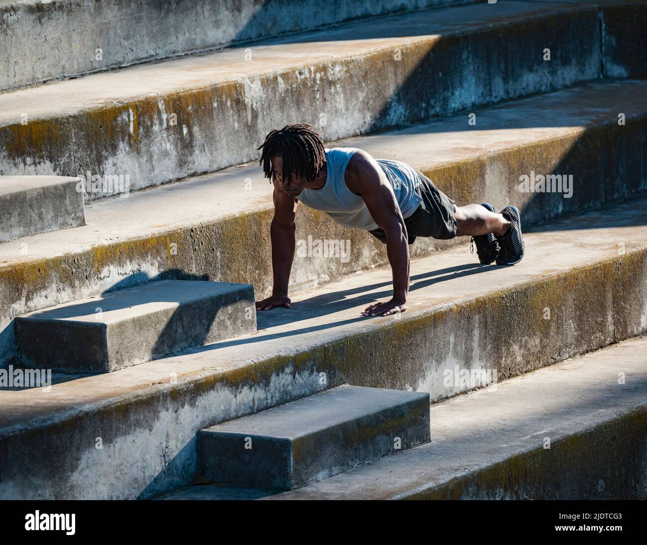 Athletic man doing push-ups on steps Stock Photo - Alamy