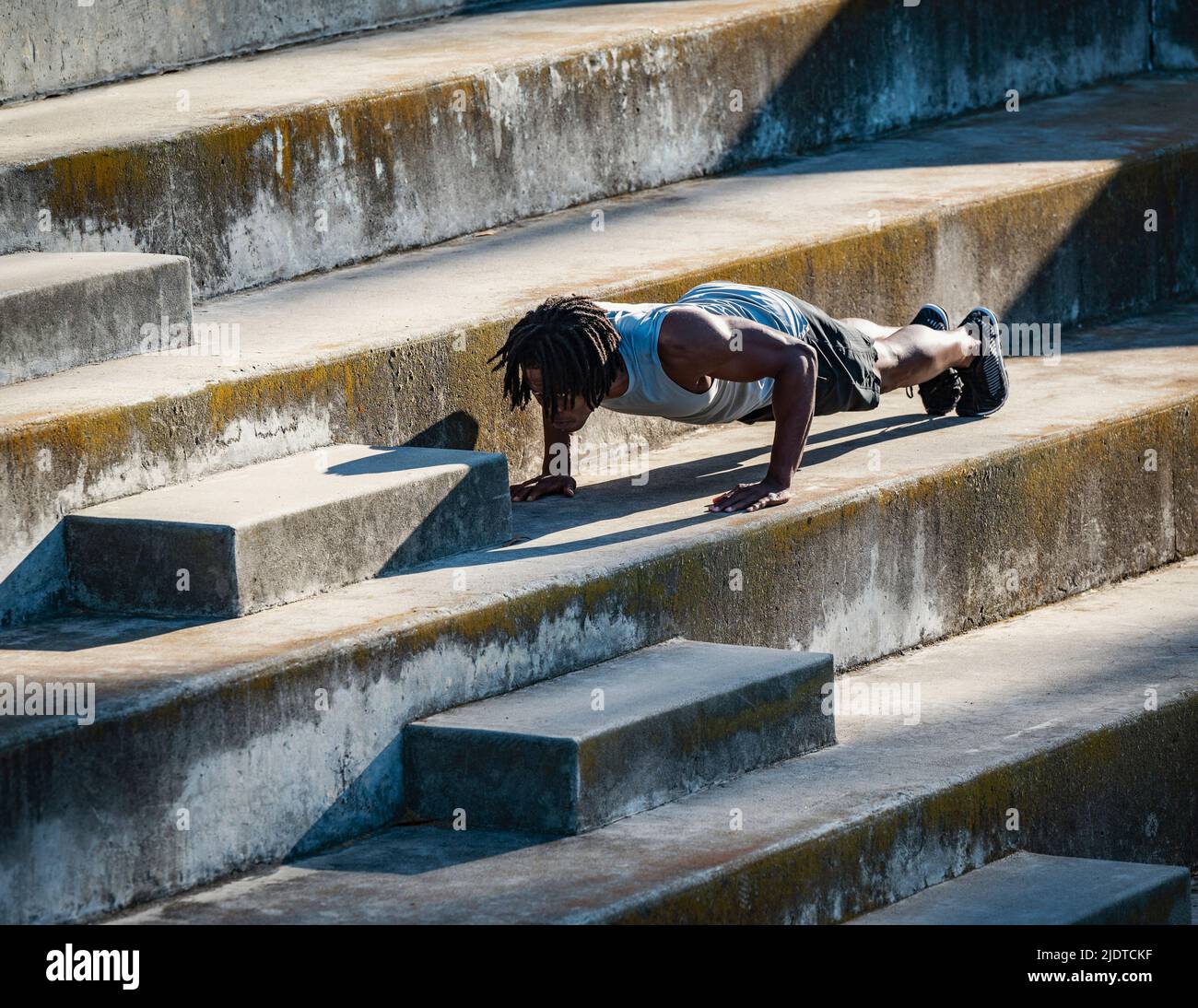 Man push ups on horizontal hi-res stock photography and images - Alamy