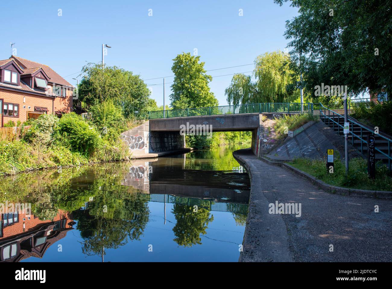 Tram bridge over the Nottingham and Beeston Canal in Lenton ...