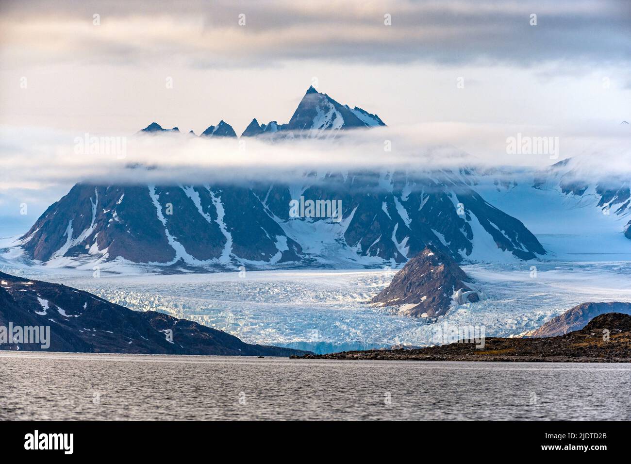 Precambrium rocks and glaciers in Smeerenburgfjorden, north-western ...