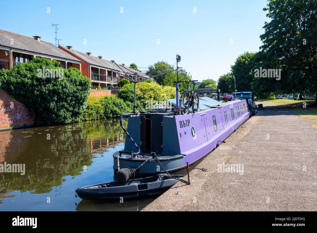 A sunny summer day on the Nottingham and Beeston Canal, Nottinghamshire ...
