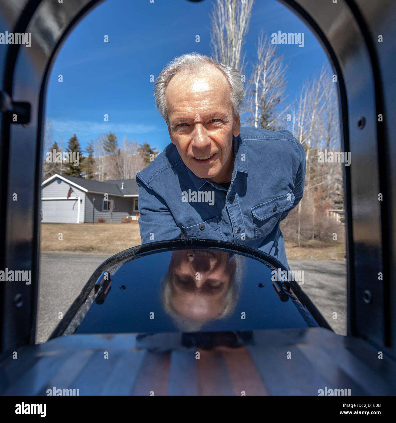 Man opening mailbox hi-res stock photography and images - Alamy