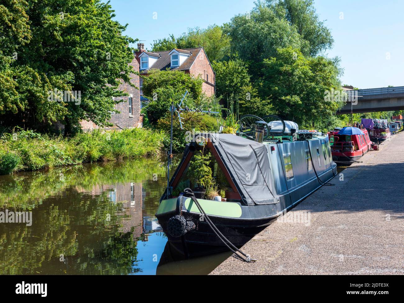 A sunny summer day on the Nottingham and Beeston Canal, Nottinghamshire ...