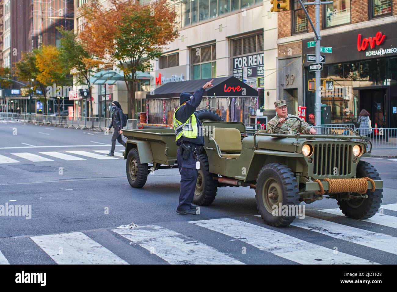 Manhattan, USA - 11. November 2021: Veterans Day Parade. US Army ...