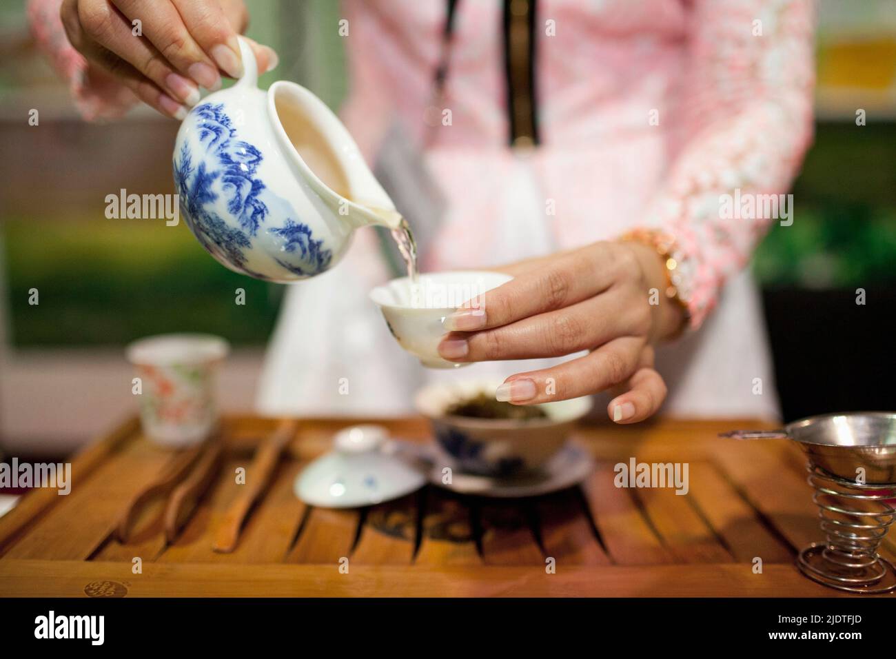 Woman pouring tea hi-res stock photography and images - Alamy