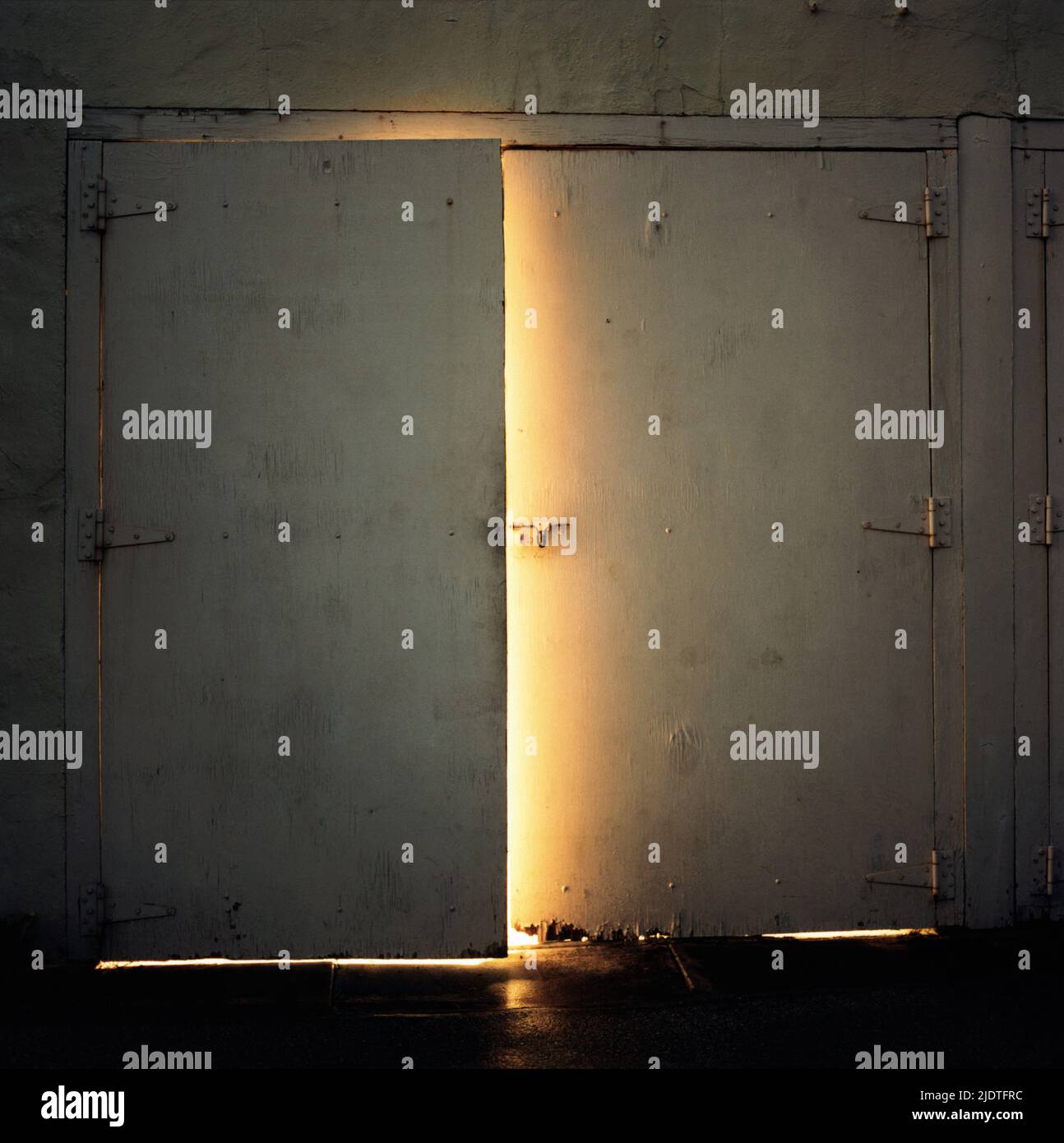 Light shining through door Stock Photo - Alamy