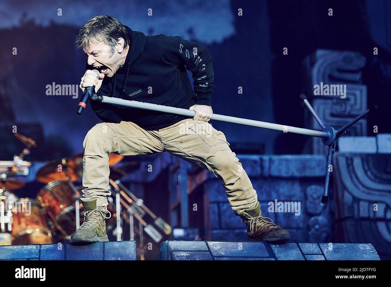 Iron maiden guitarist dave murray hi-res stock photography and images ...