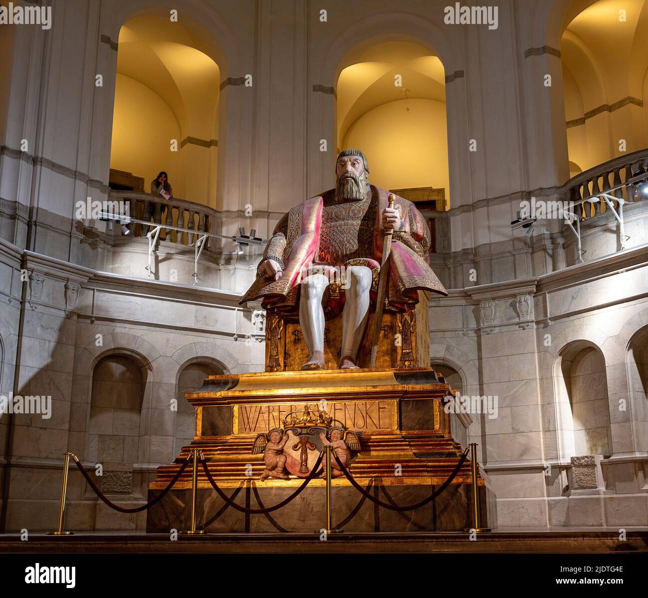 young women is viewing the statue of king Wasa from the balustrade in ...