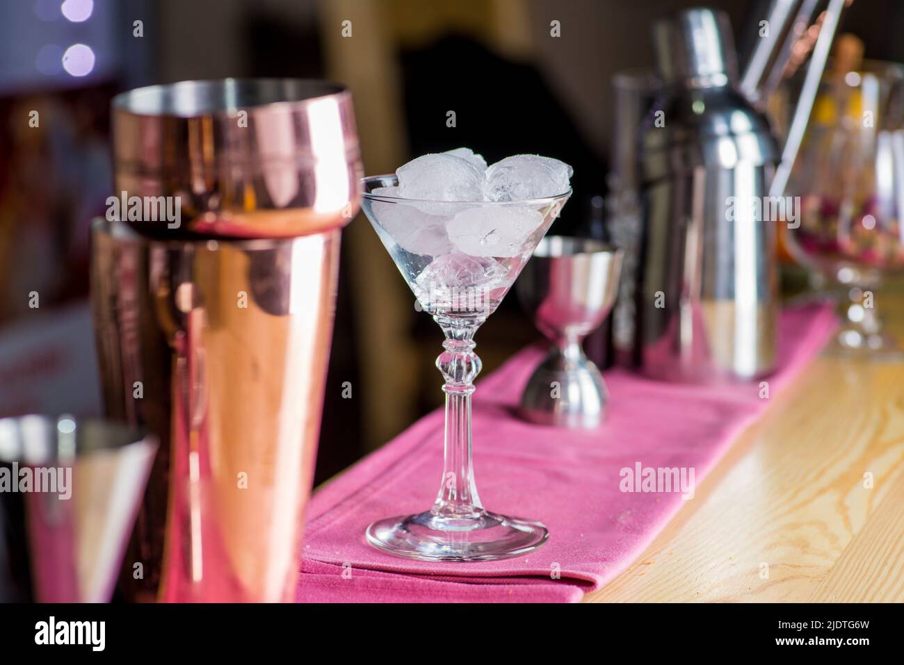 Bartending making drink hi-res stock photography and images - Alamy