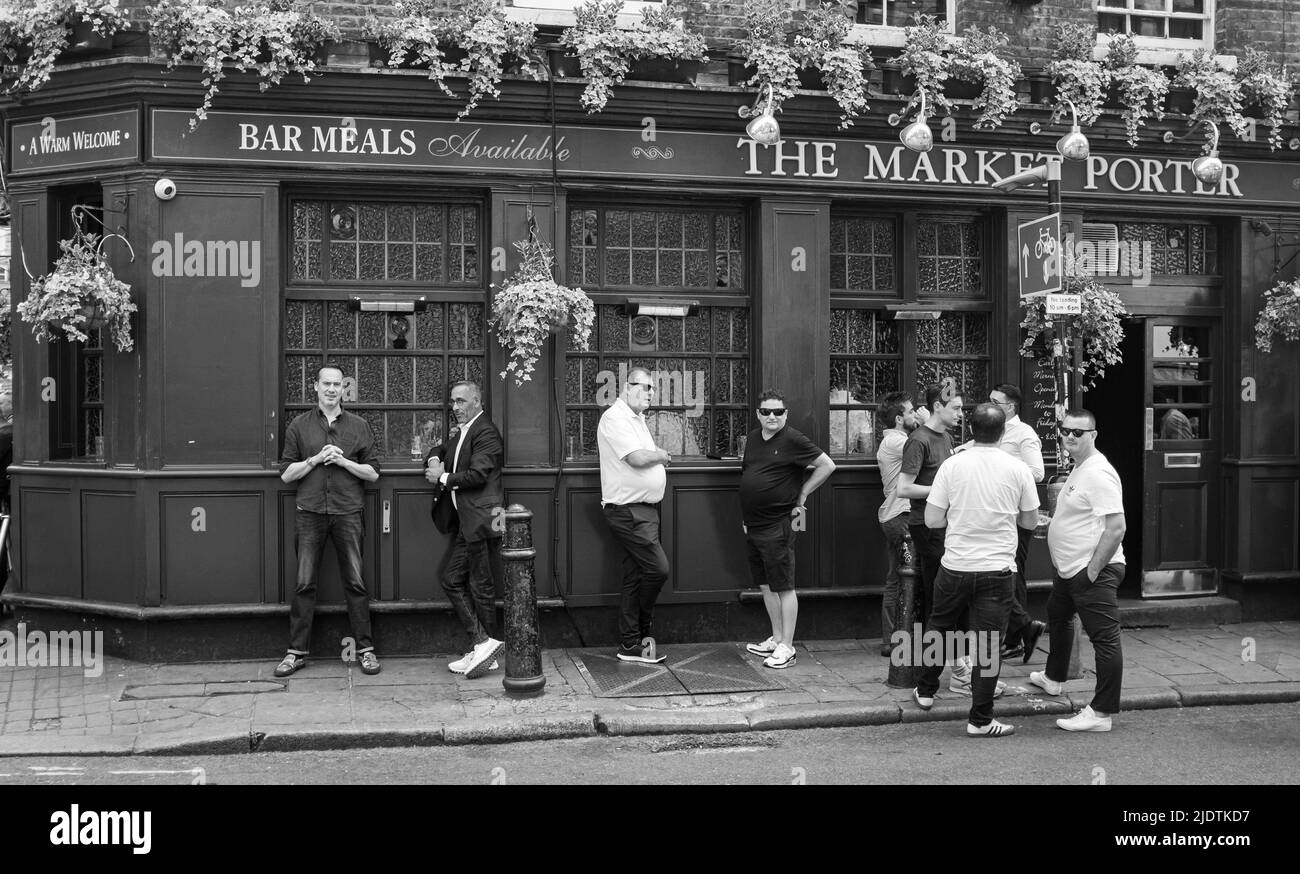 London , England UK - The Market Porter pub by Borough Market in ...