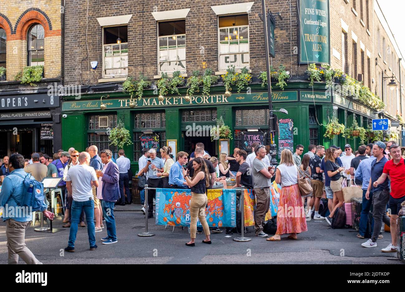 London , England UK - The Market Porter pub by Borough Market in ...
