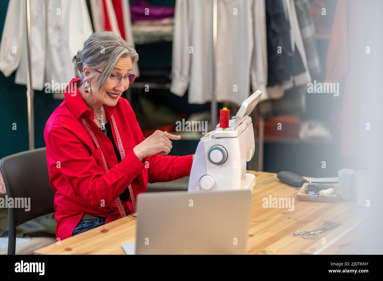 Online master class hi-res stock photography and images - Alamy