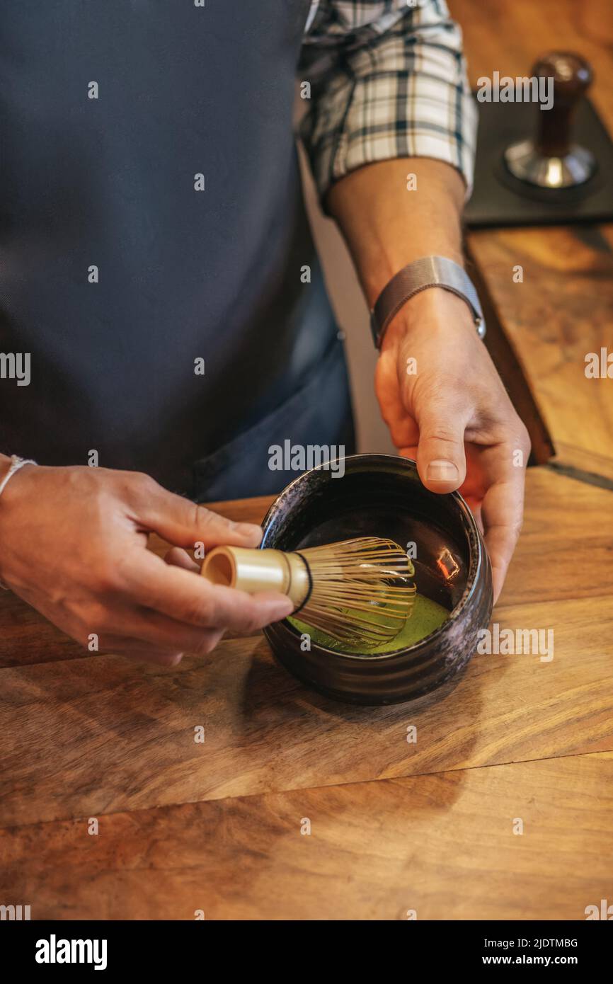 Face to face shaking hands hi-res stock photography and images - Alamy