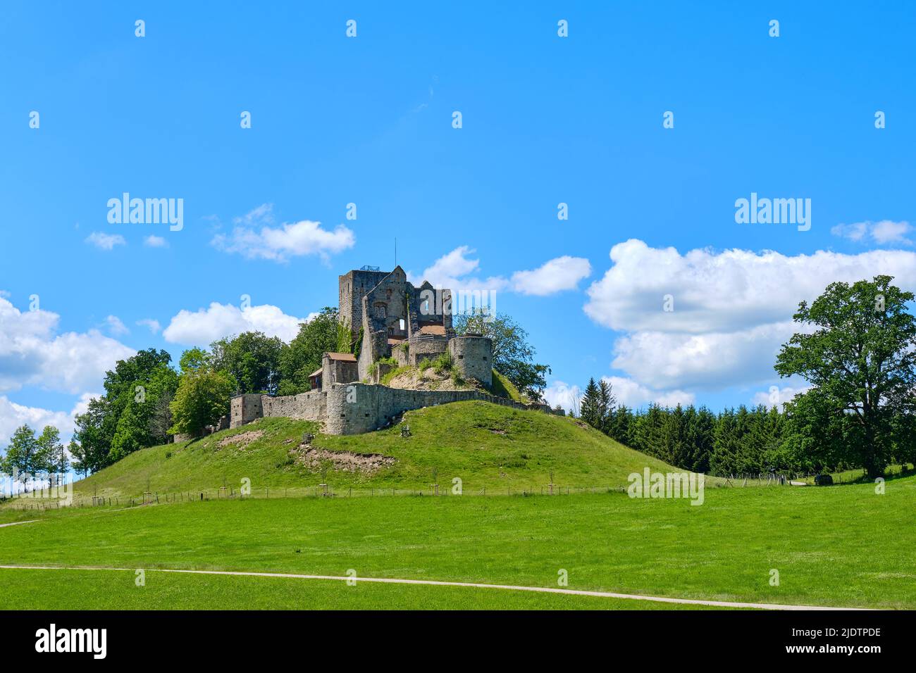 Castle scenery hi-res stock photography and images - Alamy