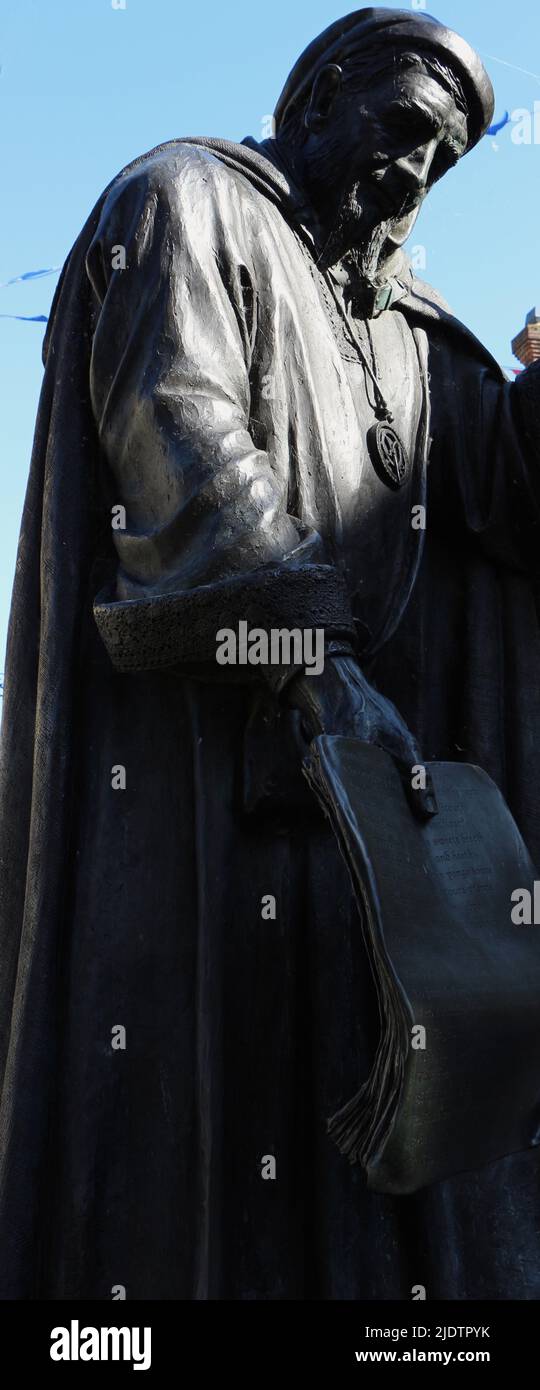 Statue of 14th century author Geoffrey Chaucer by Sam Holland with ...