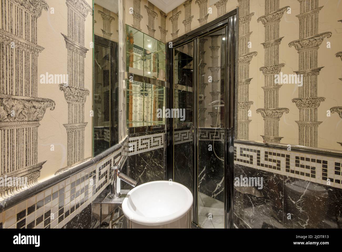 Roman toilet clean hi-res stock photography and images - Alamy