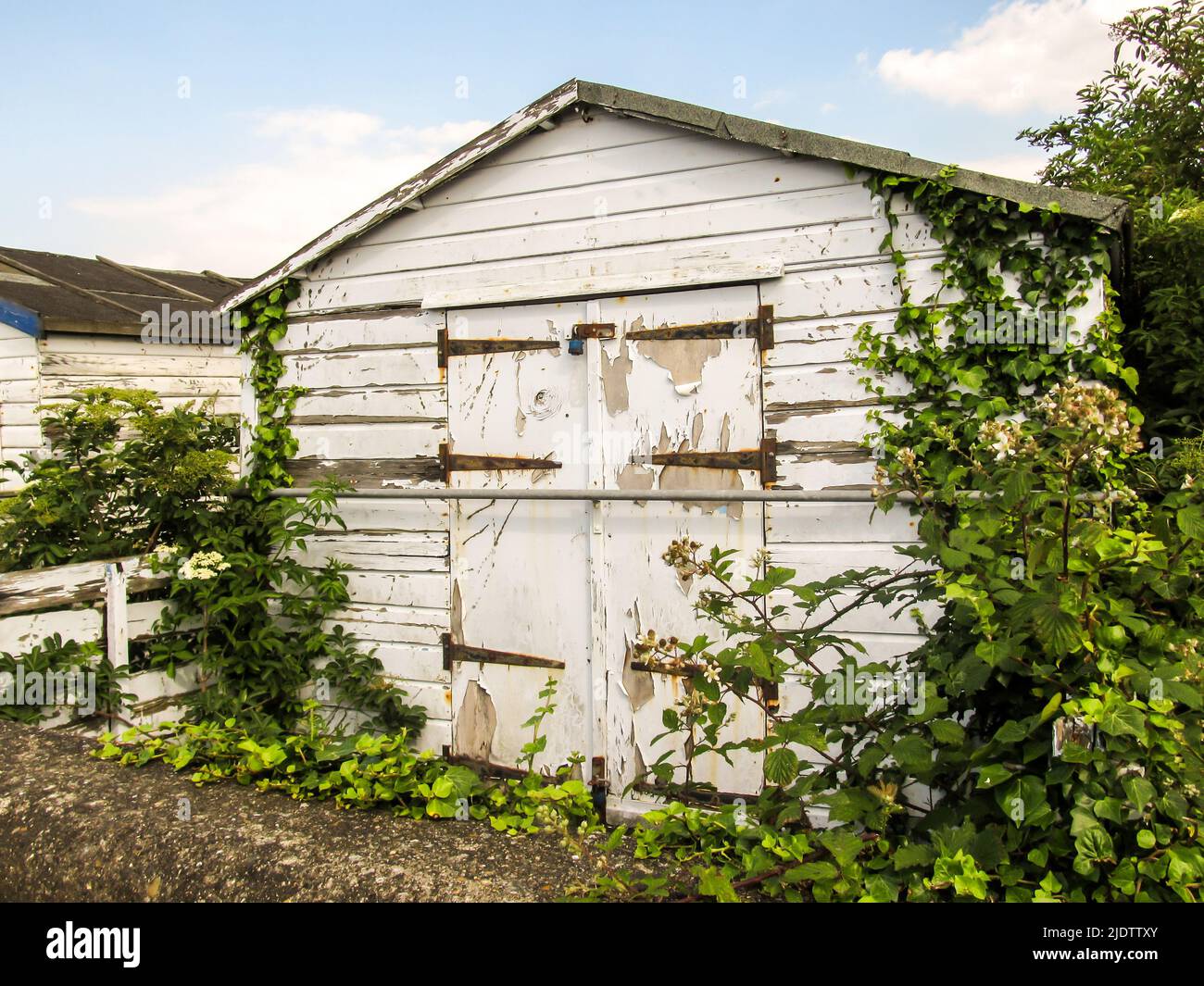 Old neglected hut hi-res stock photography and images - Alamy