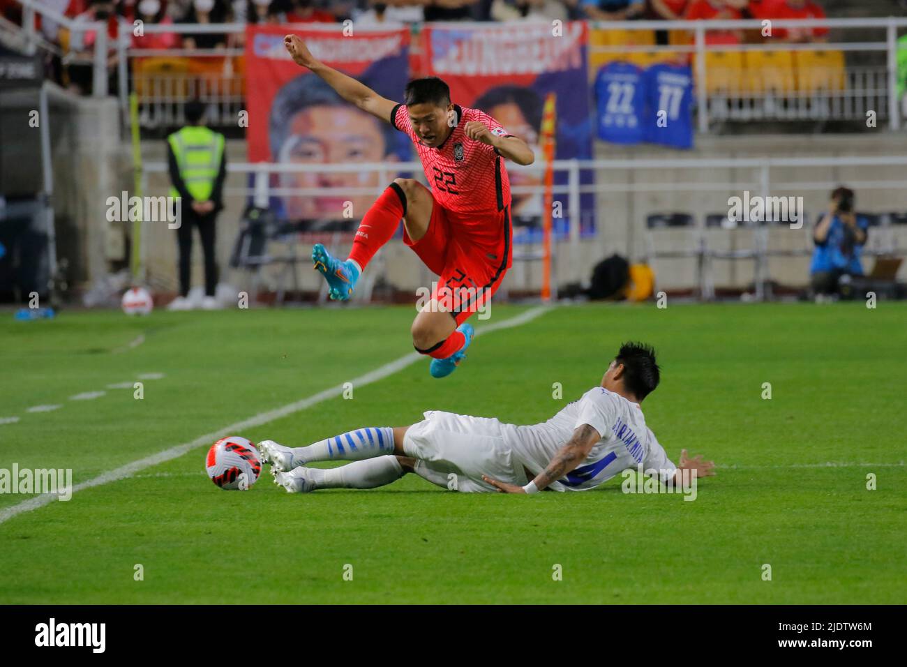 June 10, 2022-Suwon, South Korea-Kwon, Changhoon of South Korea and ...