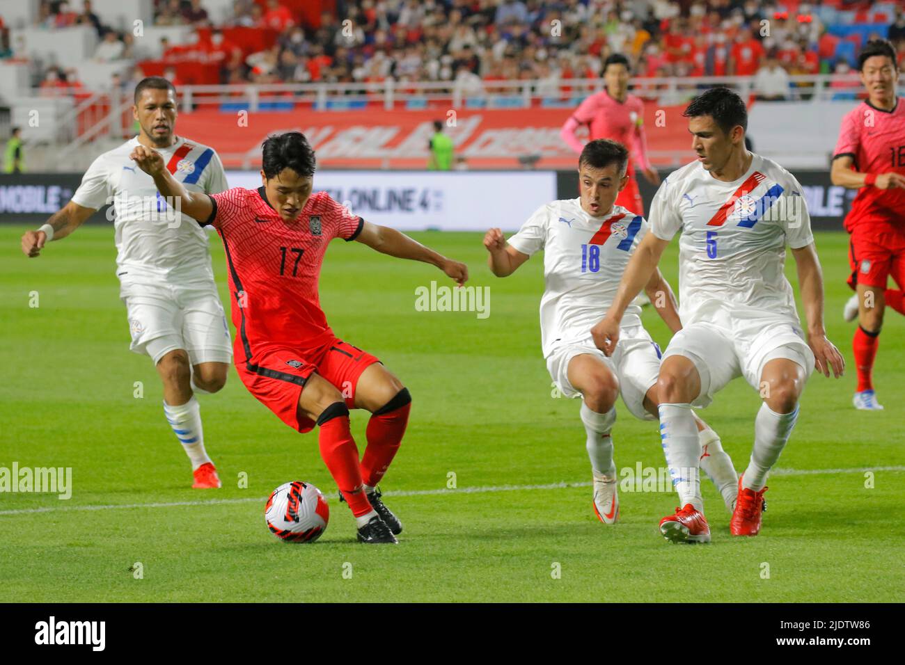 June 10, 2022-Suwon, South Korea-Na, Sangho of South Korea and Fabian ...
