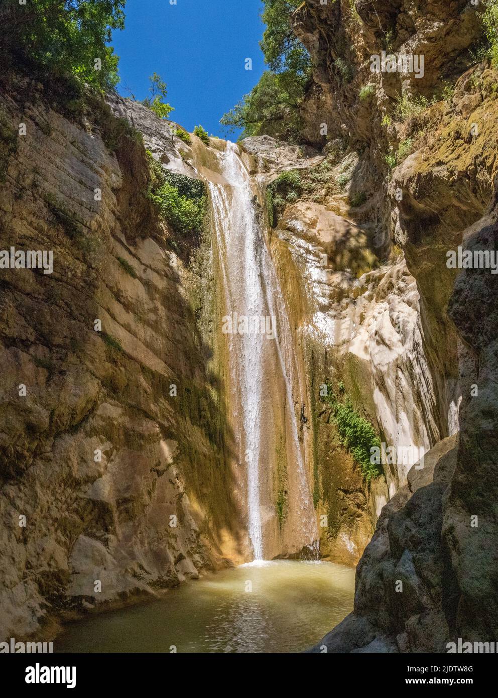 Waterfalls walk hi-res stock photography and images - Alamy