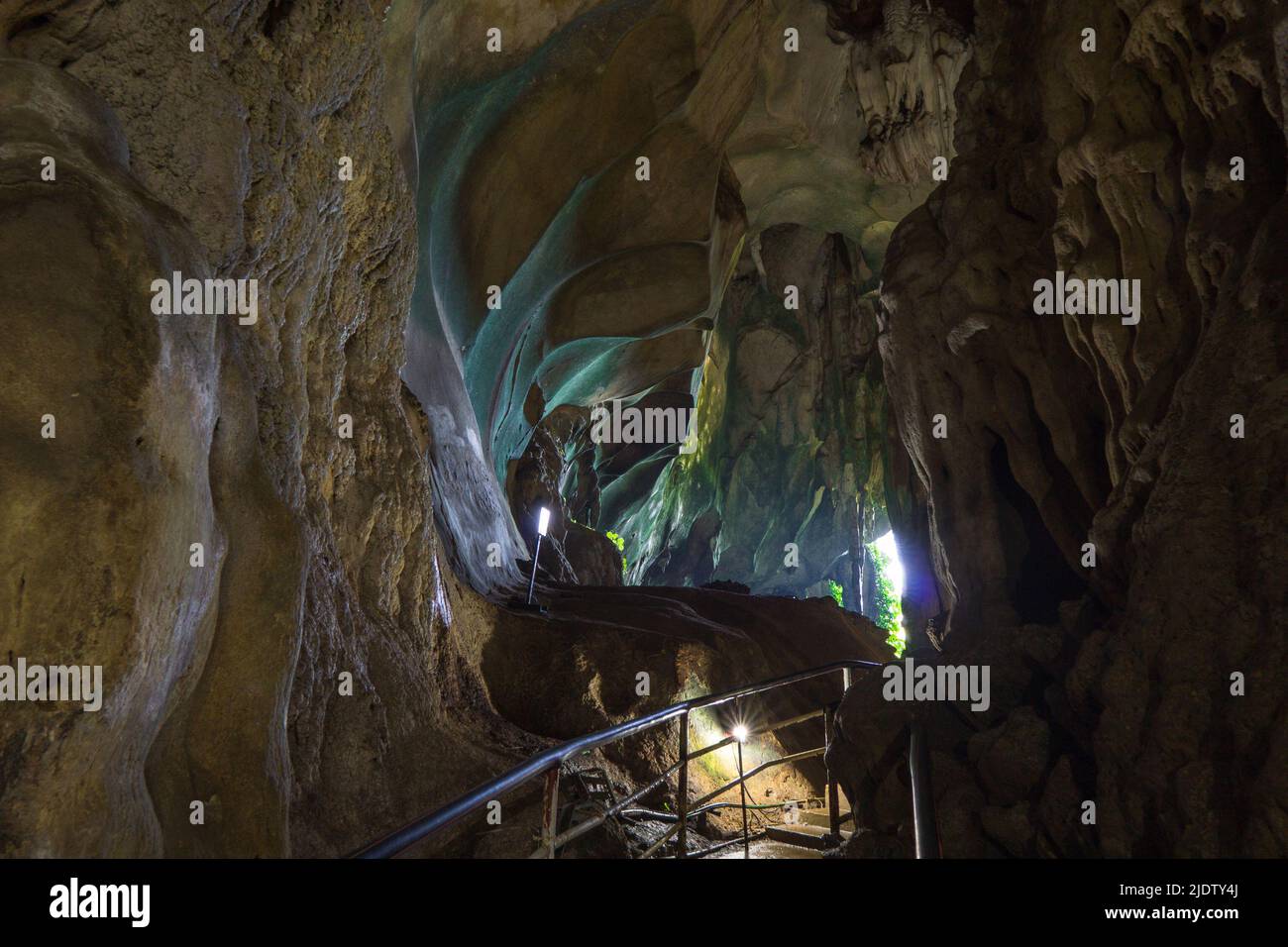 Gua tempurung caves hi-res stock photography and images - Alamy