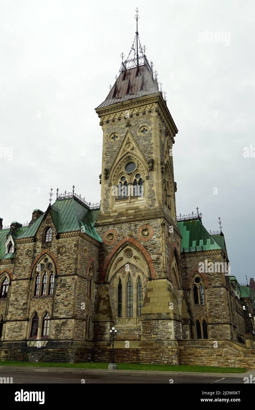 Eastern Departmental Building, Édifice administratif de l'est, East ...