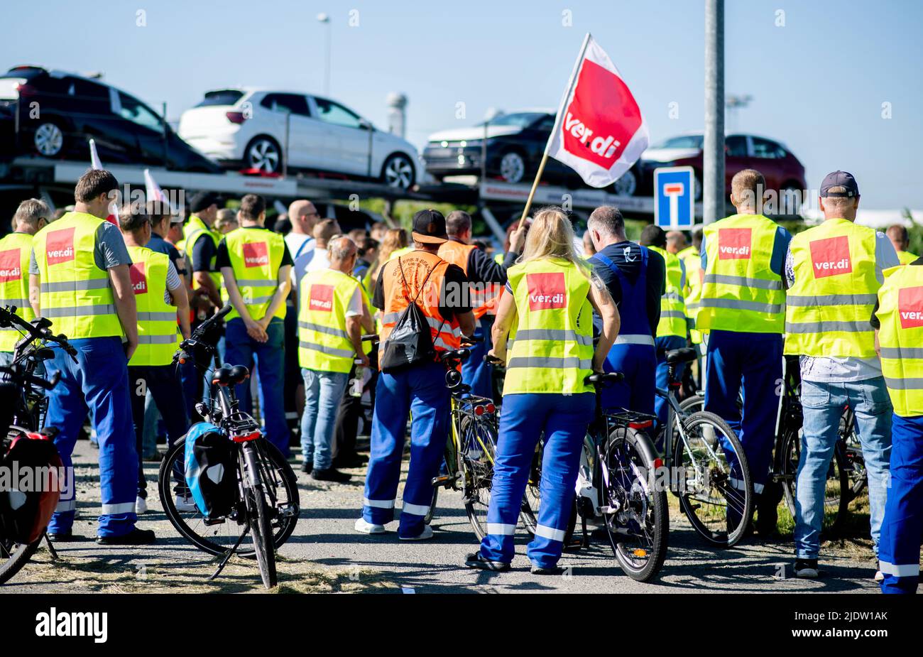 Strike industrial action port hi-res stock photography and images - Alamy