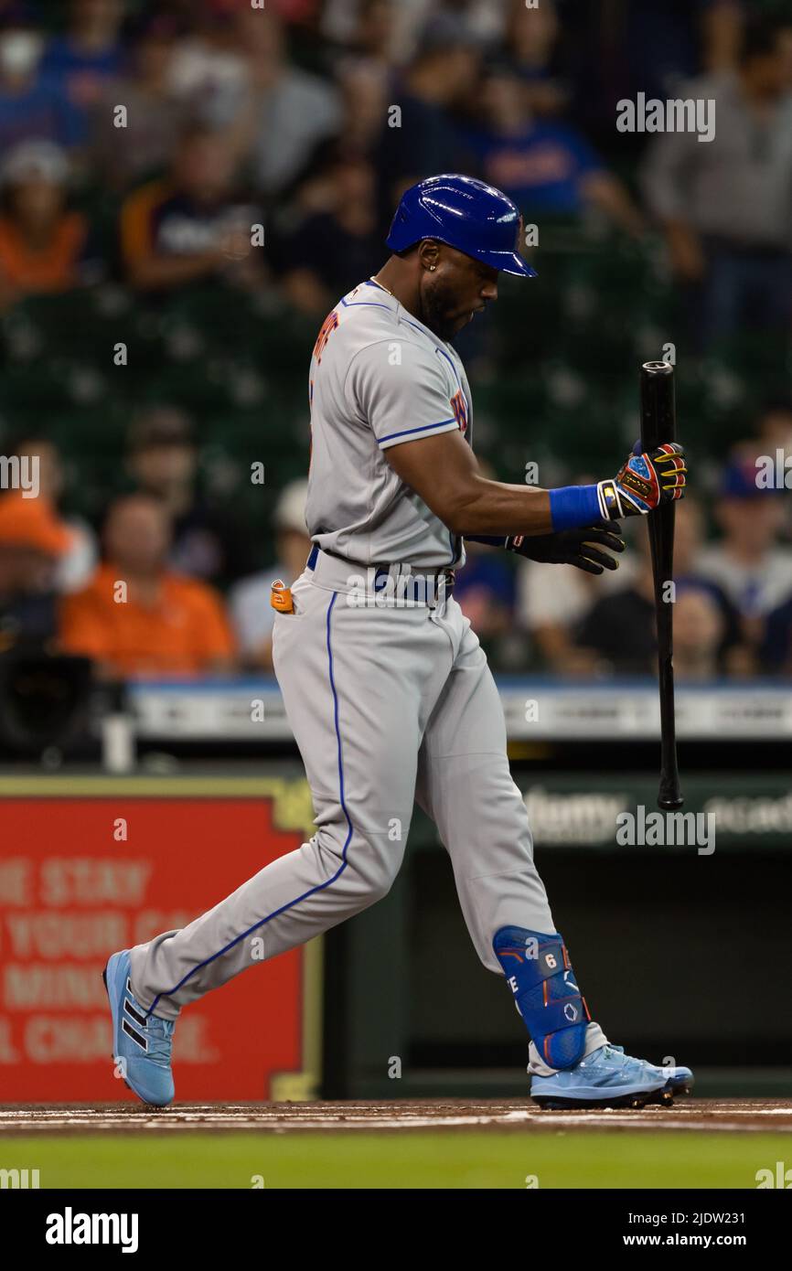 New York Mets right fielder Starling Marte (6) bats in the first inning ...