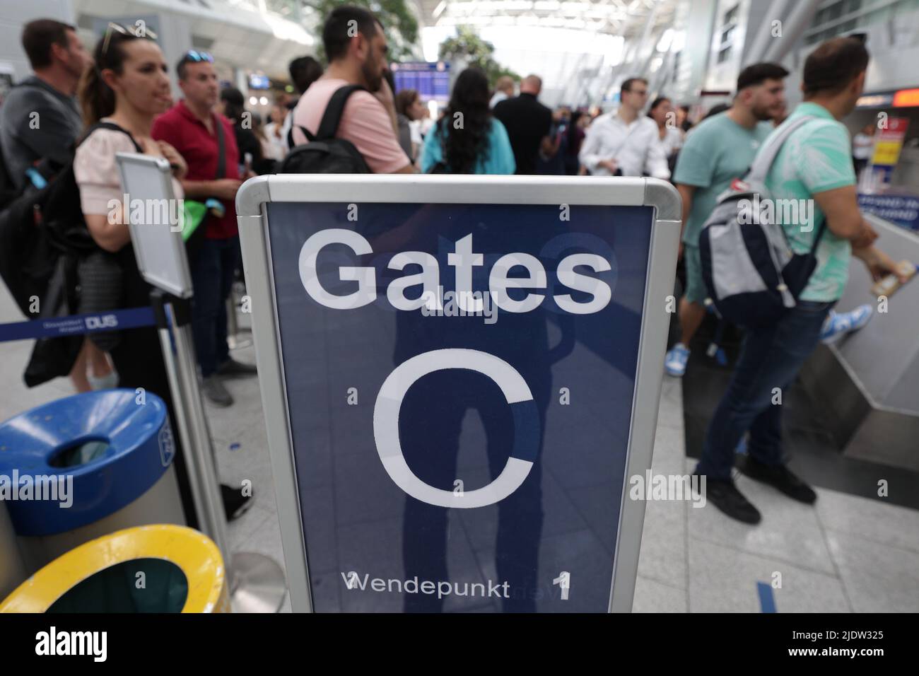 Push in and queue hi-res stock photography and images - Alamy