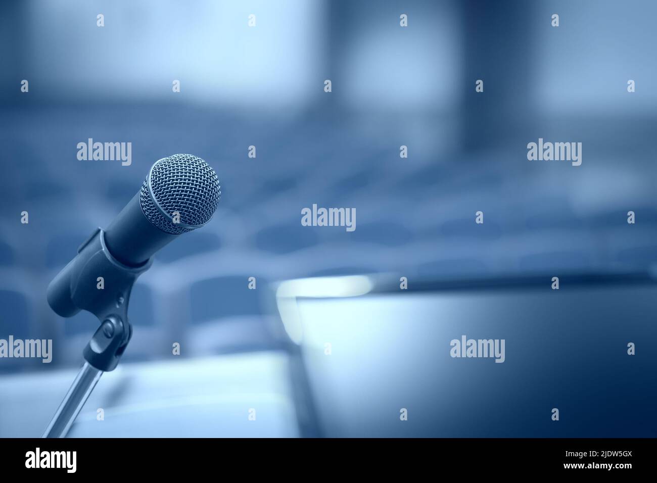 Conference audience blur hi-res stock photography and images - Alamy