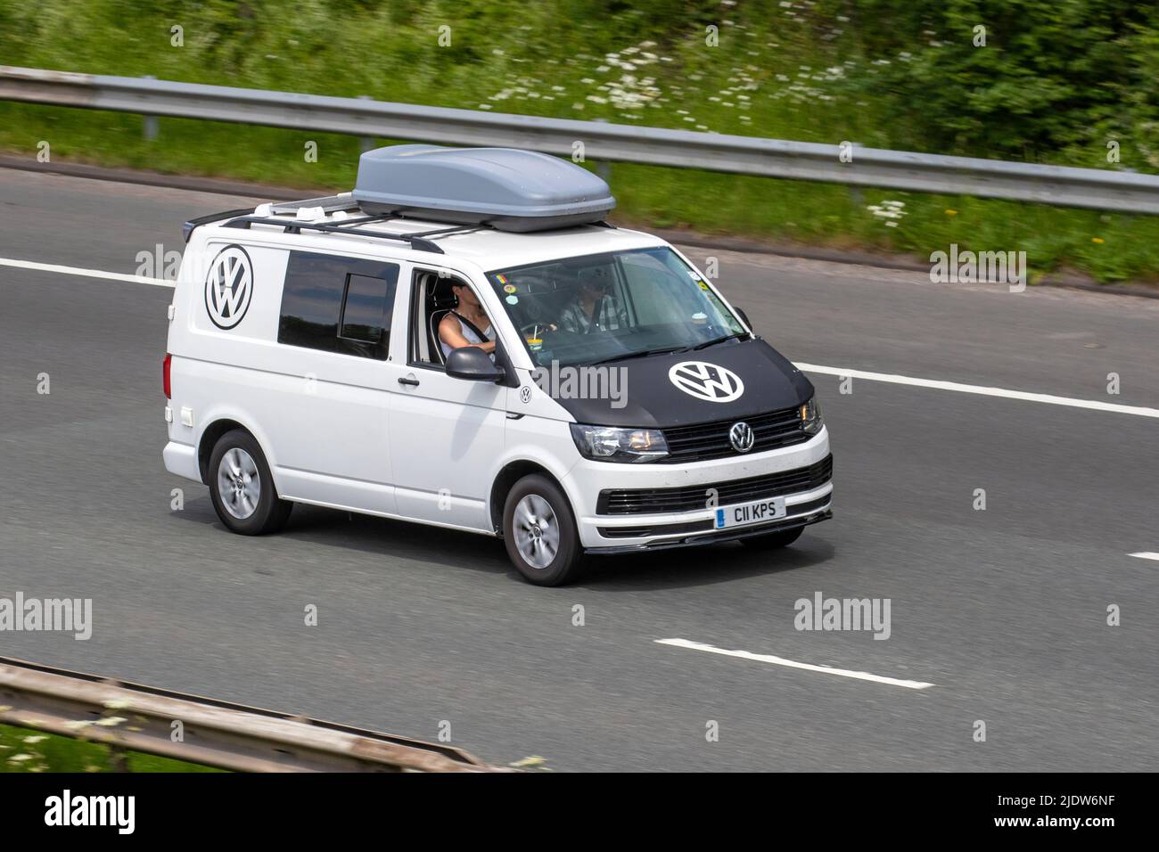 Vw volkswagen transporter t30 102 tdi lwb hi-res stock photography and ...
