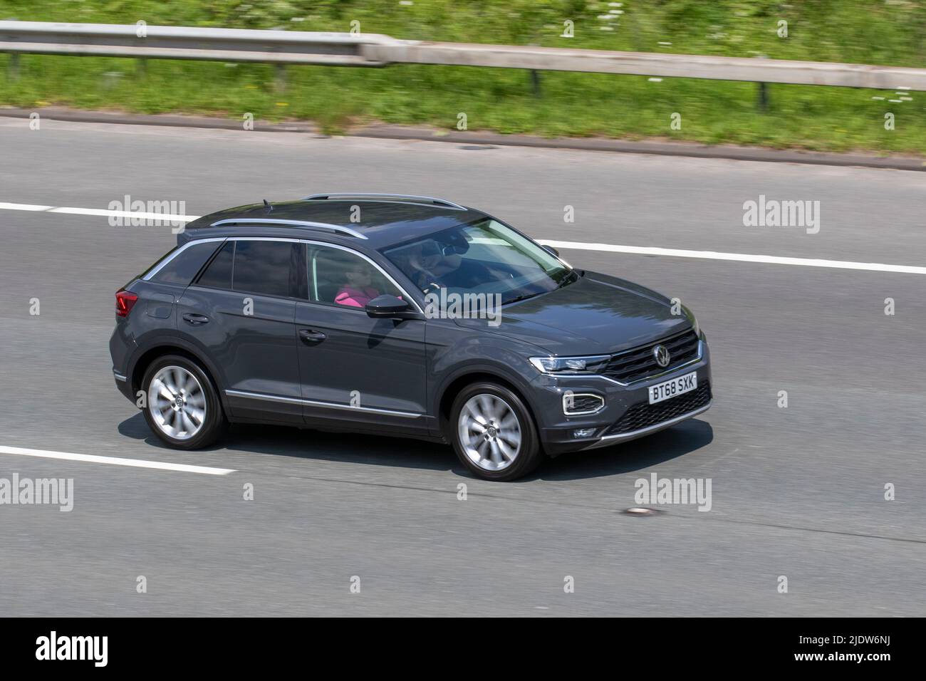 2018 grey VW Volkswagen T-ROC Sel Tdi 1.6 SCR 2WD 1598cc 6 speed manual ...