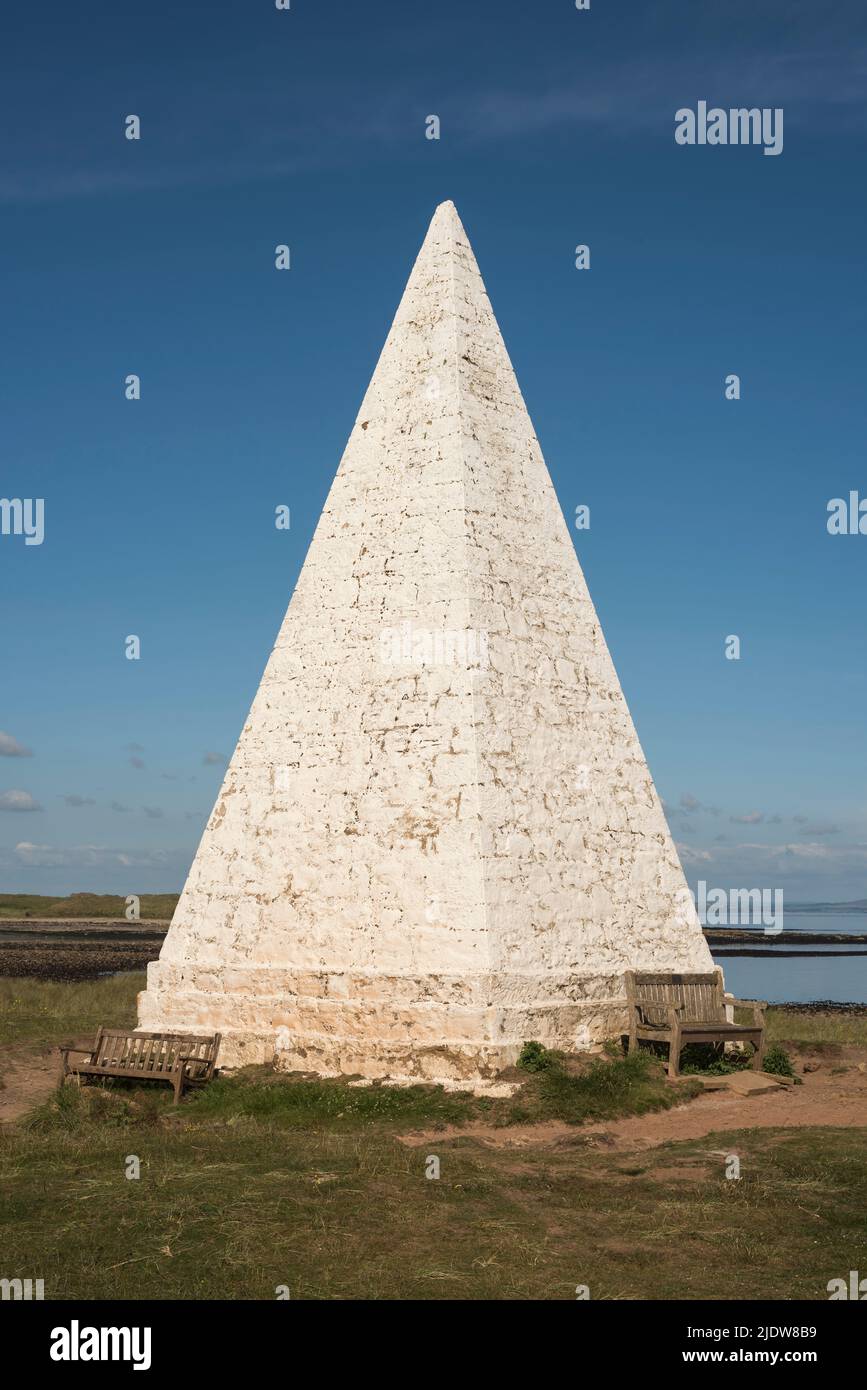 White or pyramid obelisk hi-res stock photography and images - Alamy