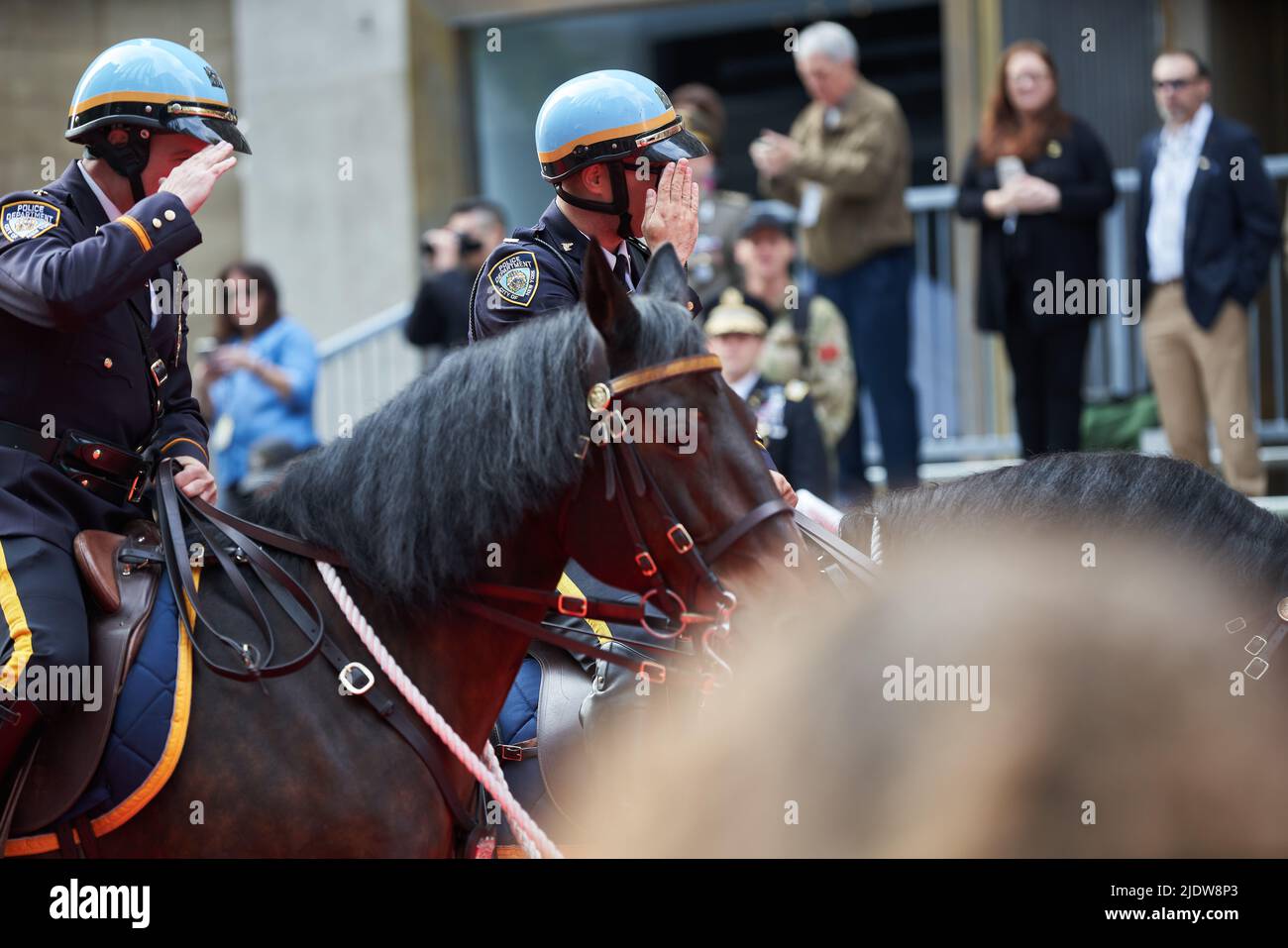 Manhattan, USA - 11. November 2021: Mounted Police in NYC. NYPD Police ...