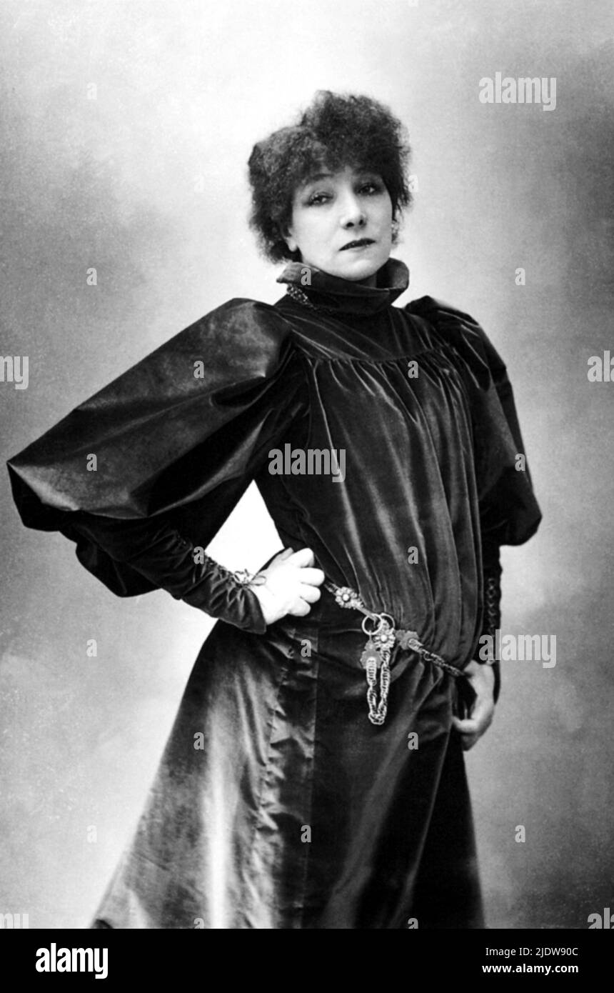 1888 , ITALY : the french actress SARAH BERNHARDT ( 1844 - 1923 ...