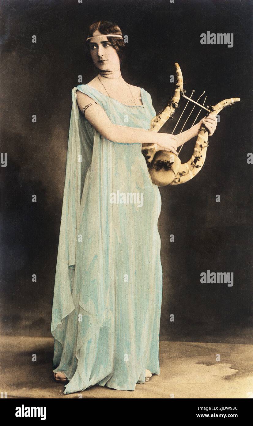 1900 ca, FRANCE : The celebrated french dancer and singer CLEO DE ...