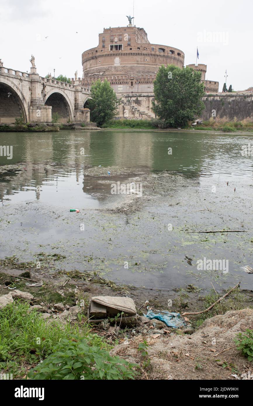 Drought in italy during 2022 hi-res stock photography and images - Alamy