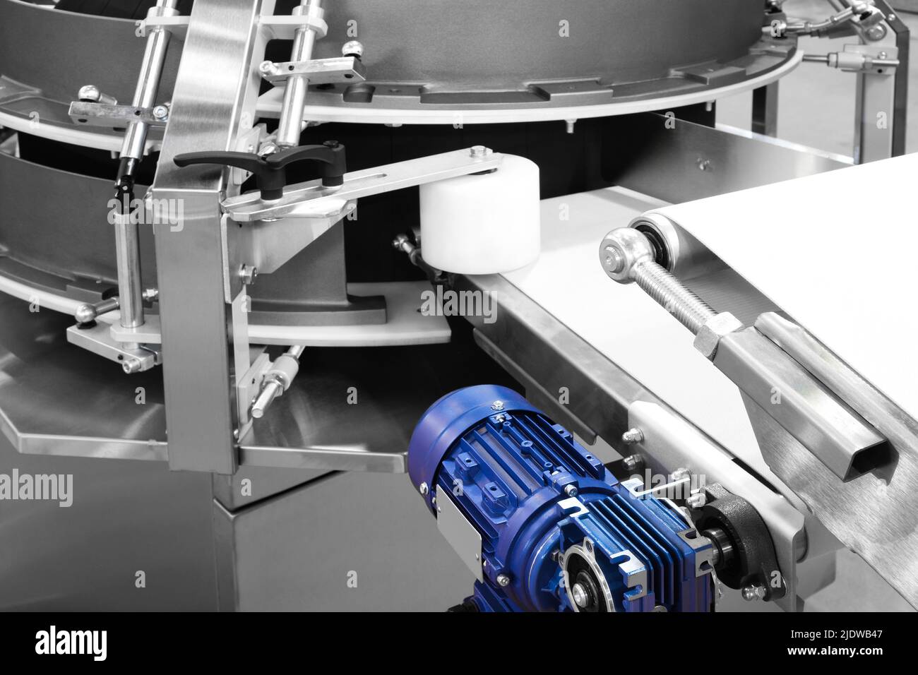 industrial production of bakery products on an assembly line - technology and machinery in the ...