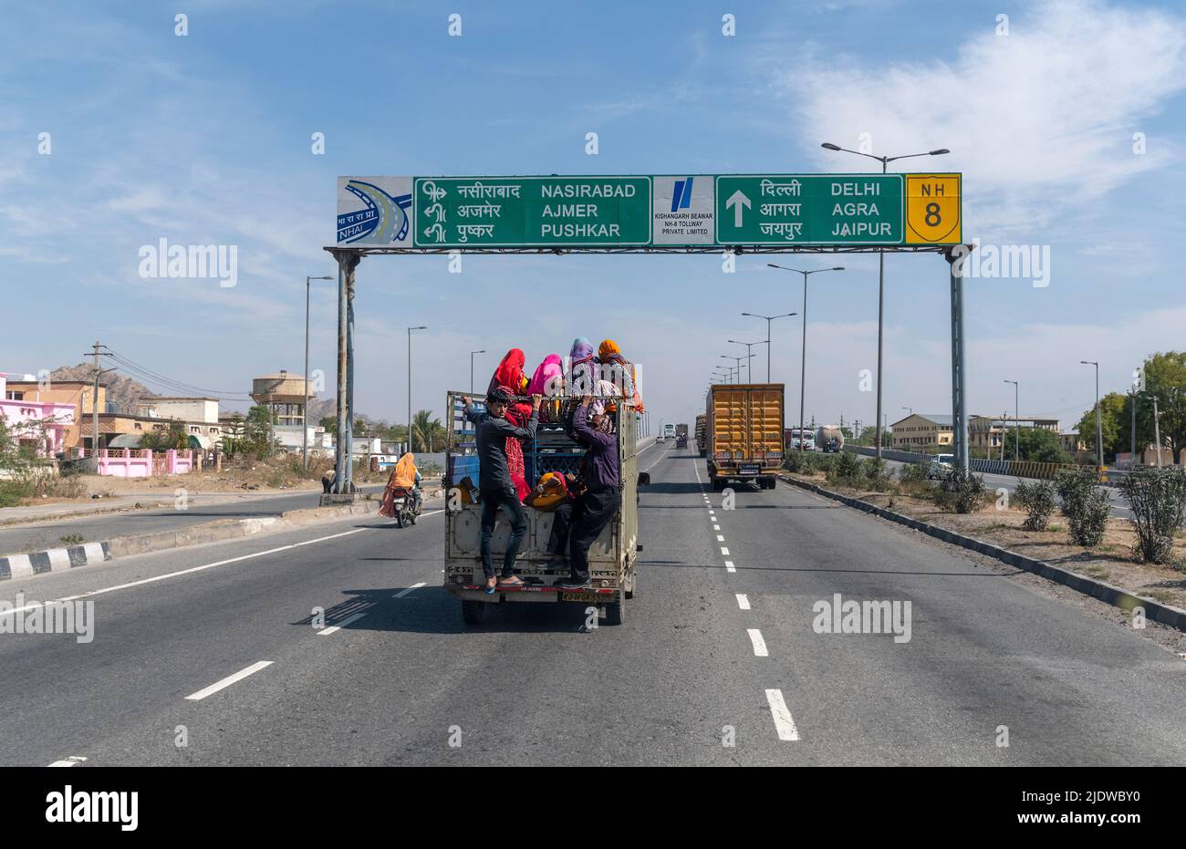 The road to agra hi-res stock photography and images - Alamy