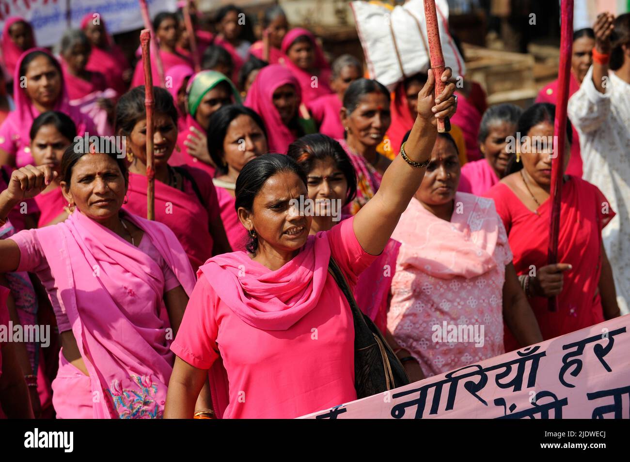 INDIA, Uttar Pradesh, Bundelkhand, women movement Gulabi Gang, founded ...